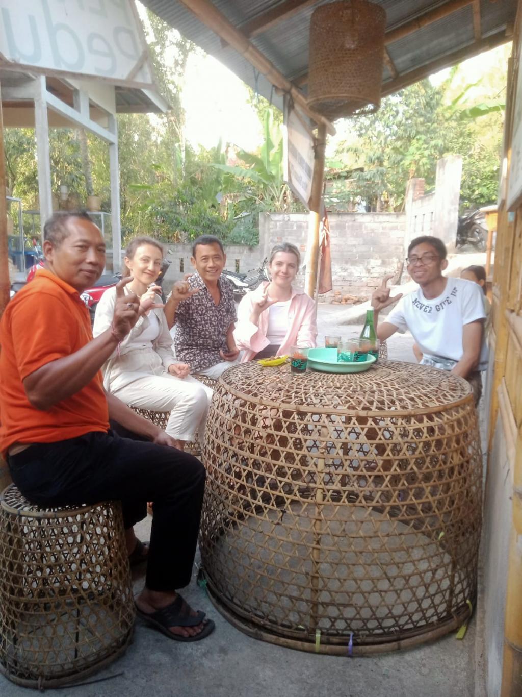 Wisatawan Australia Kunjungi Desa Sidetapa, Disambut Hangat oleh ...